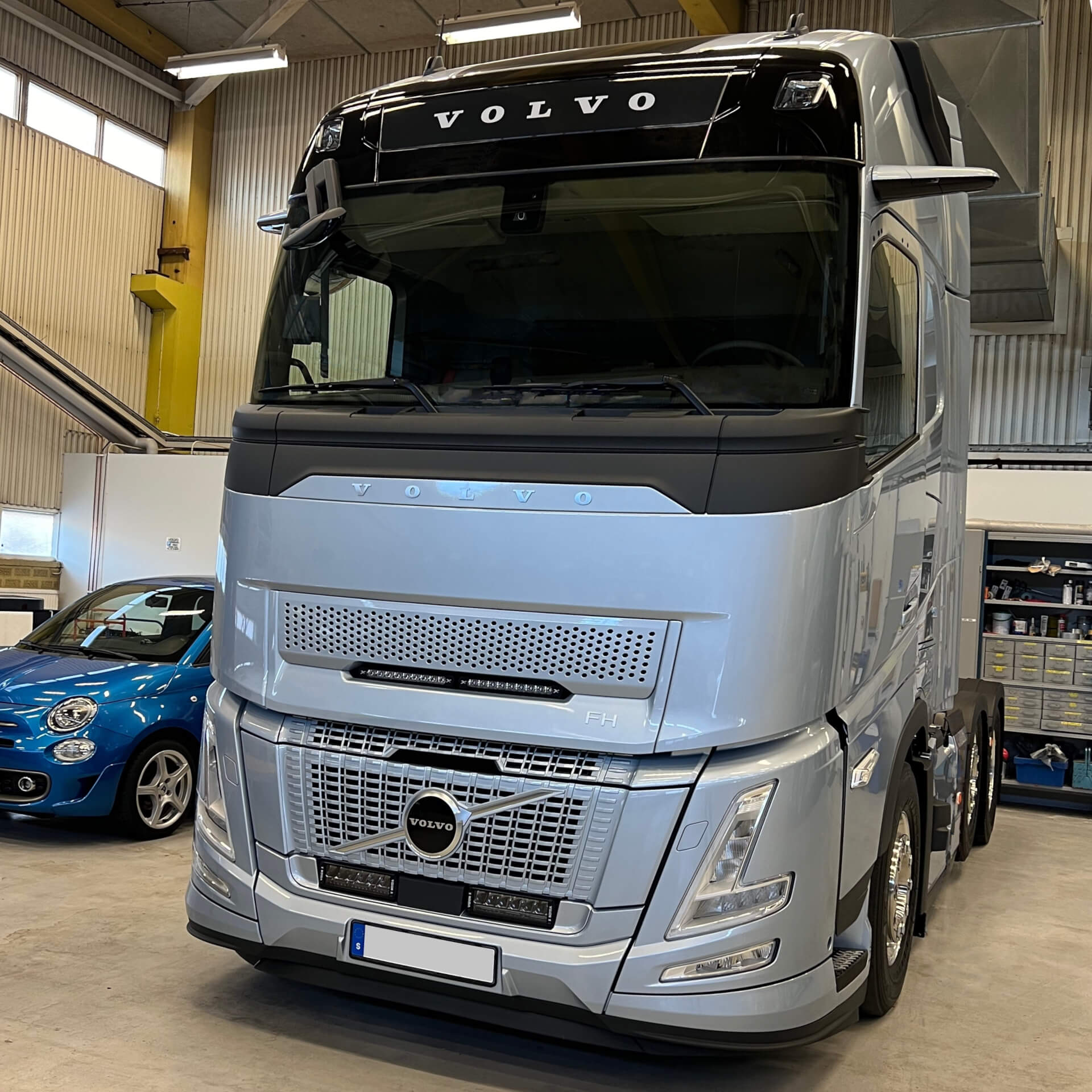 Volvo FH Aero / FH16 Aero Upper Grille 2024- Vehicle Specific AUX Light ...